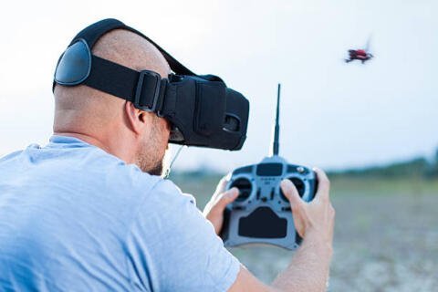 7 Best FPV Goggles For Drones [year] (Complete Buying Guide)