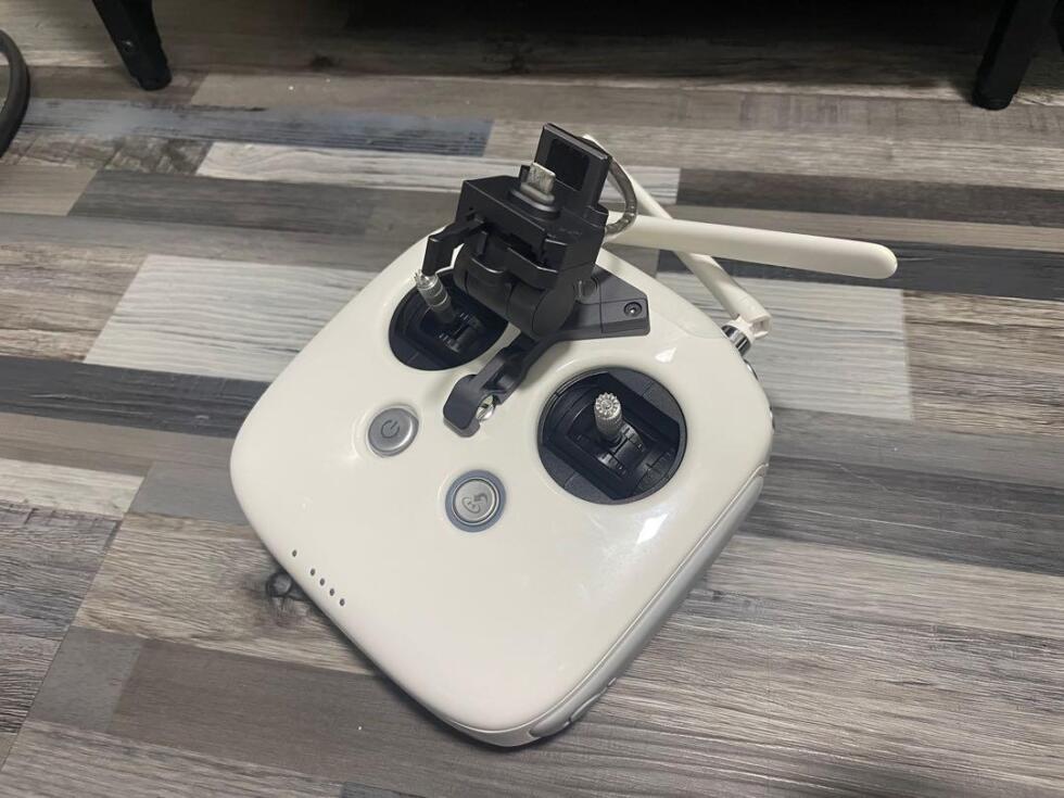 19 Best DJI Phantom 4 Pro Accessories [year] (The Ultimate Guide)